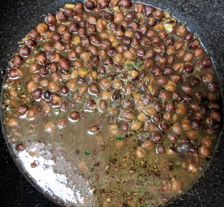 Sookhe Kale Chane Recipe | Dry Black Chickpeas Curry
